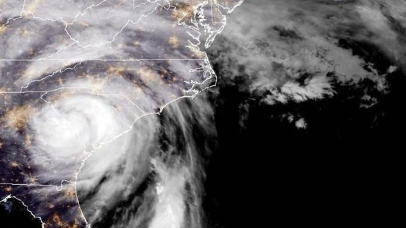 Furacão Helene atinge costa da Flórida com ventos de 225 km/h