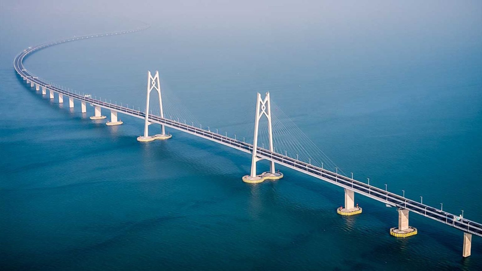 China inaugura a maior ponte do mundo; veja detalhes