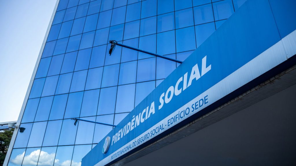 INSS muda regras de aposentadoria em 2025 e atualiza a idade mínima!