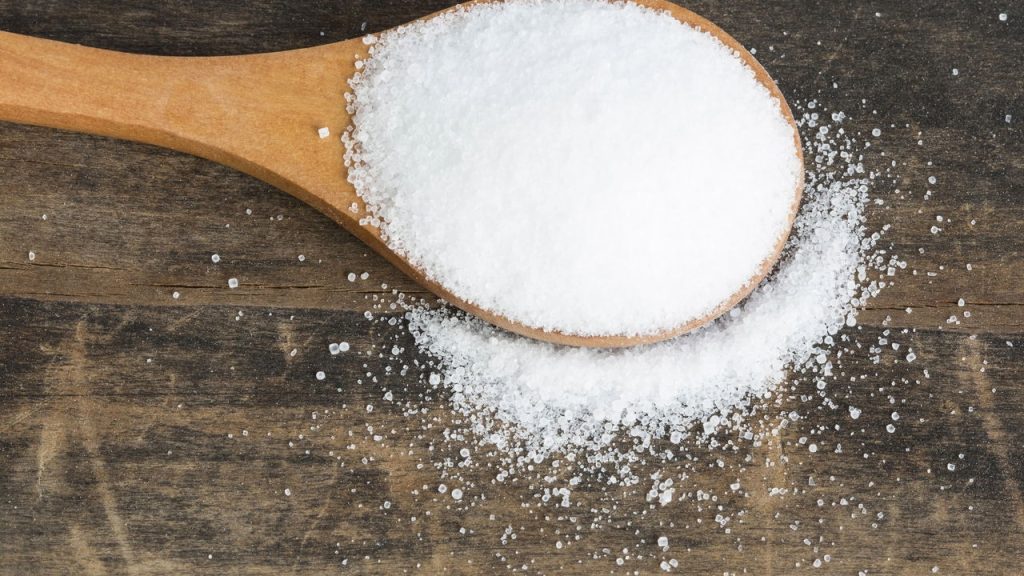 Esta é a melhor forma de diminuir o seu consumo de sal nas refeições