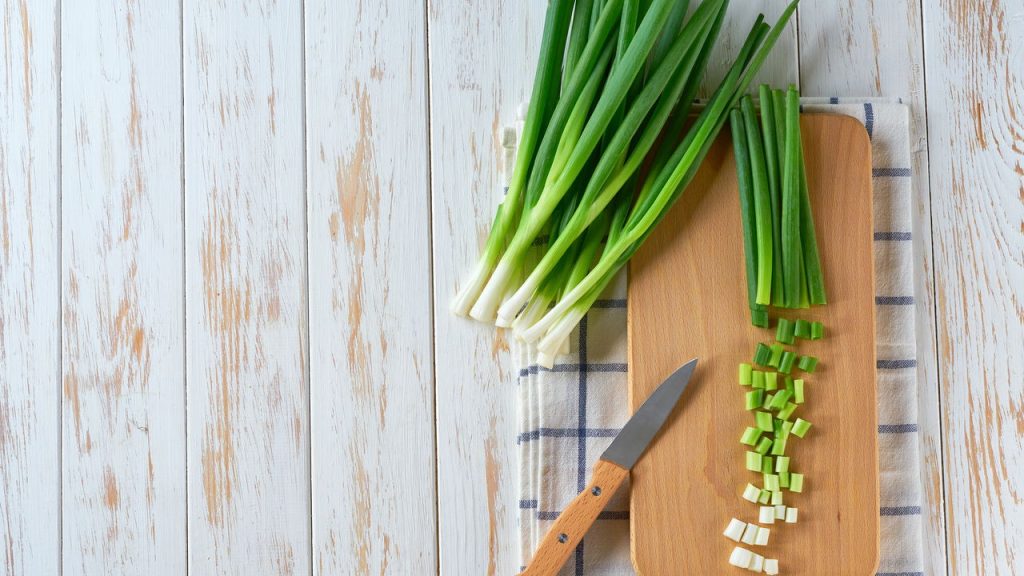 A maneira mais fácil de cultivar cebolinha e ter tempero sempre à mão