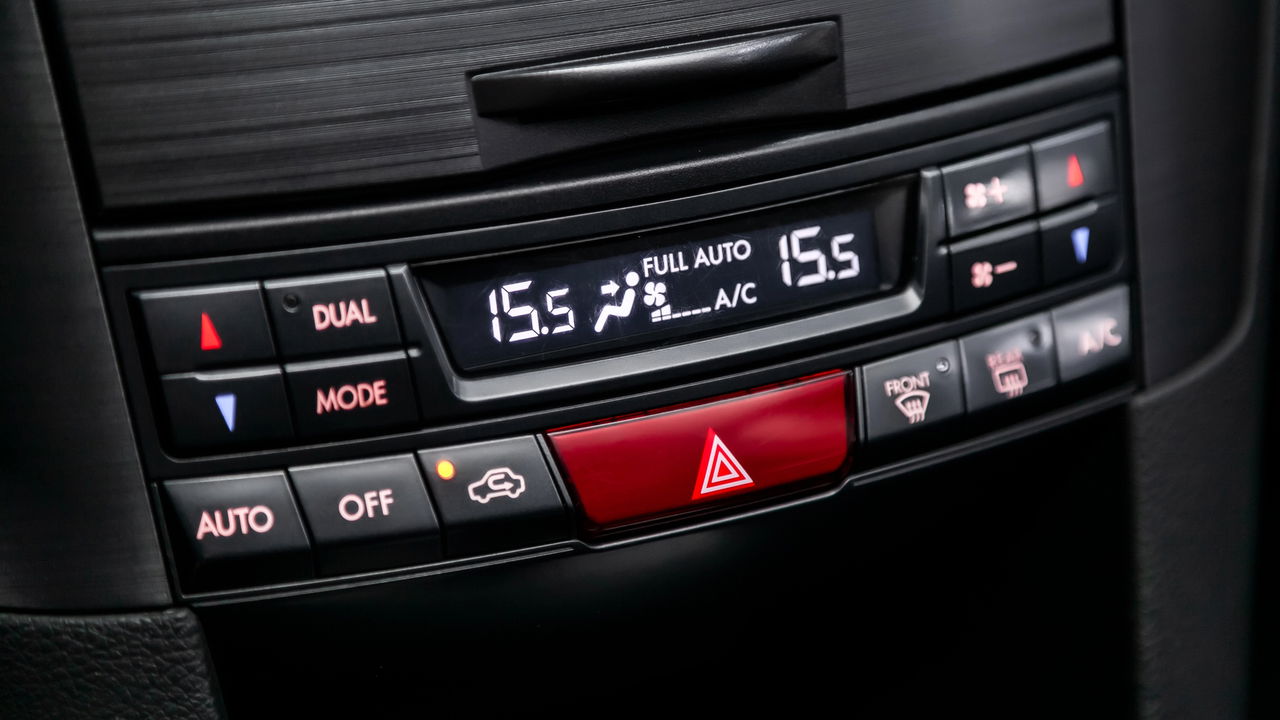 O jeito mais eficaz de acabar com mau cheiro no ar do carro
