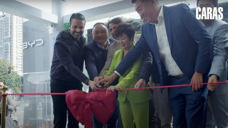 BYD inaugura nova concessionária em SP e anuncia fábrica no Brasil