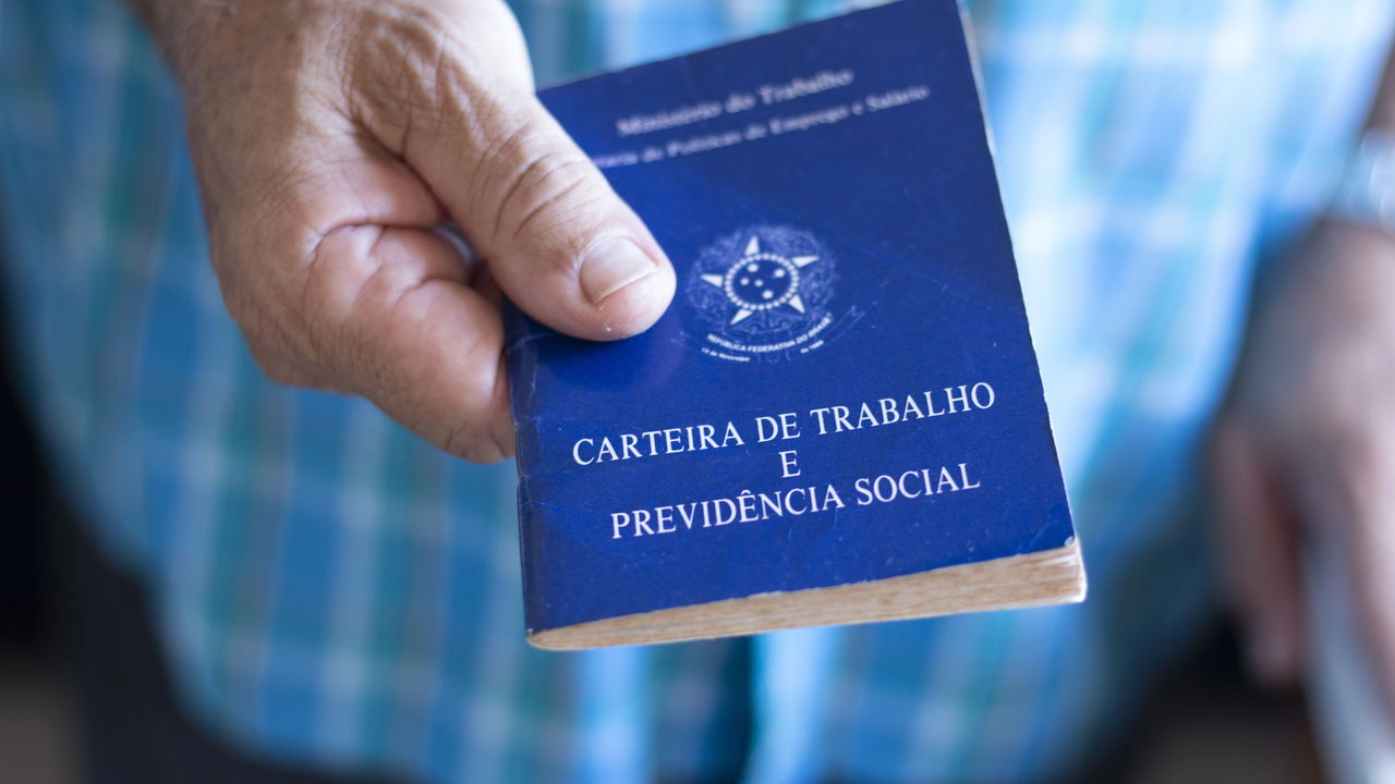 Salário mínimo de 2025 sobe para R$ 1.518 com nova regra de teto