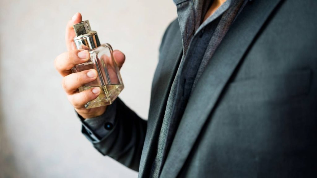 Os 5 perfumes masculinos de luxo que se destacam pela durabilidade na pele