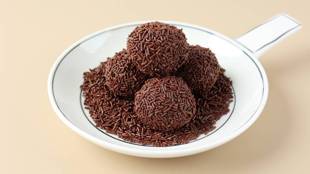 Essa receita de brigadeiro funciona sempre e é perfeita para festas ou ...