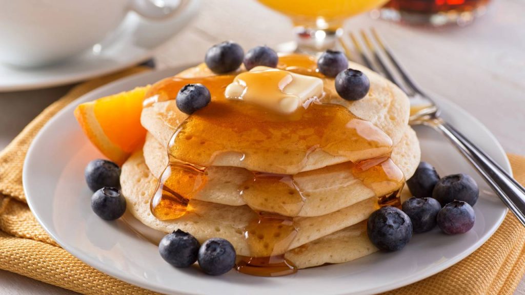 Receita de panqueca doce americana que derrete na boca e é fácil de fazer