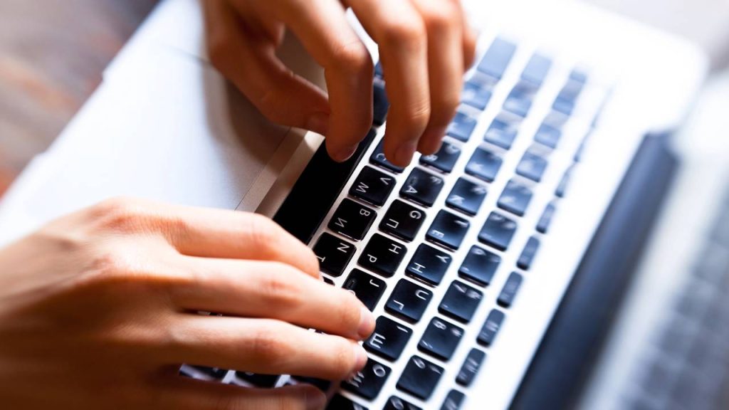 Teclado trocando letras por números? Entenda o erro mais comum em ...