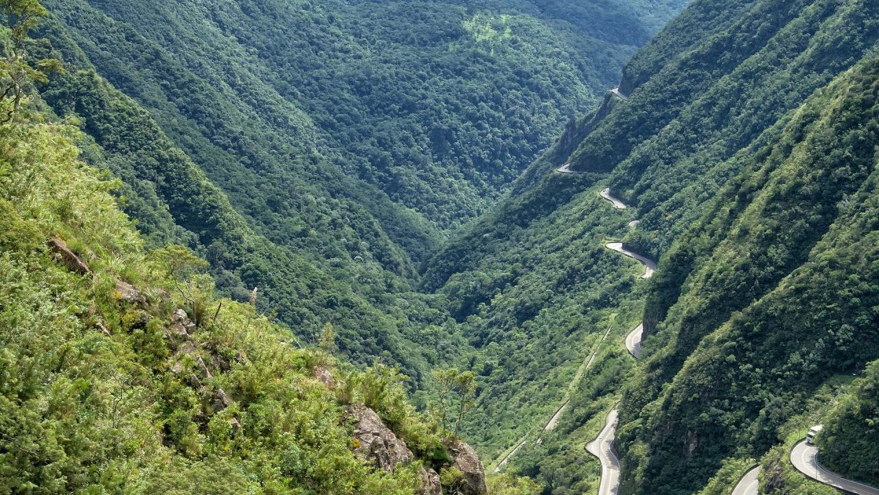 A estrada mais bonita do mundo? A serra brasileira com 284 curvas que é ...