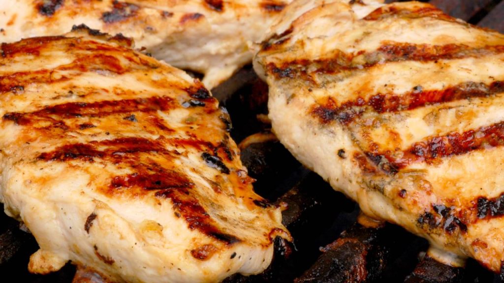 Esse filé de frango com limão é leve, rápido de preparar e cheio de ...