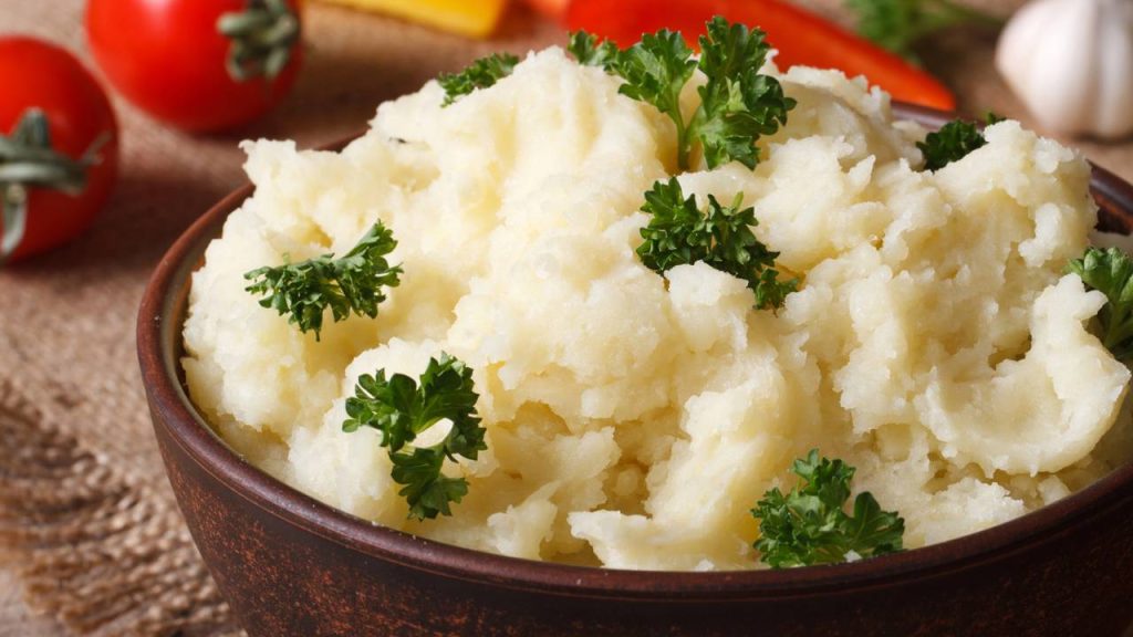 Esse purê de batata sem leite é leve, fácil de fazer e continua cremoso ...