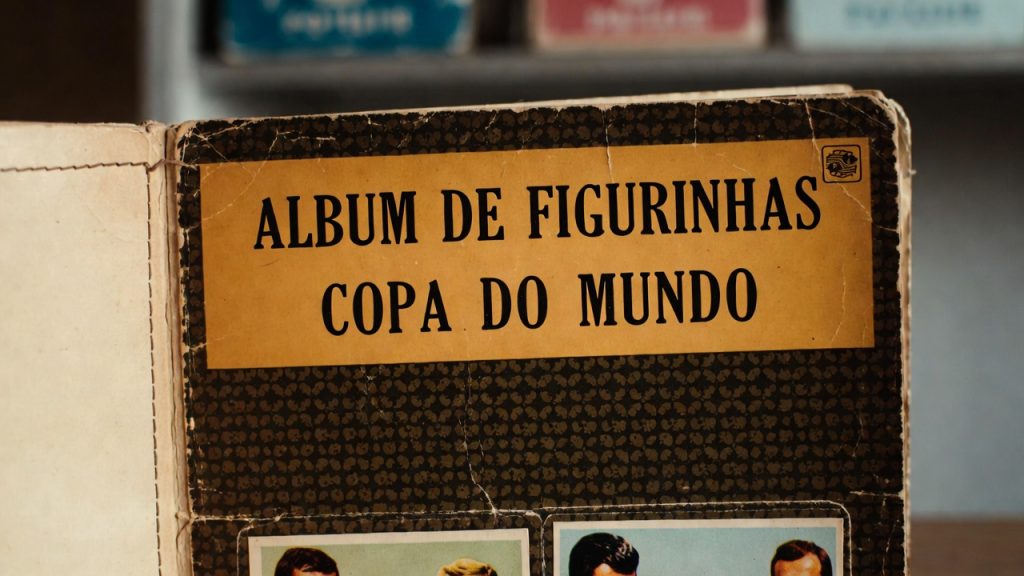 Álbum de figurinhas antigo da Copa vira relíquia e rende 15 mil