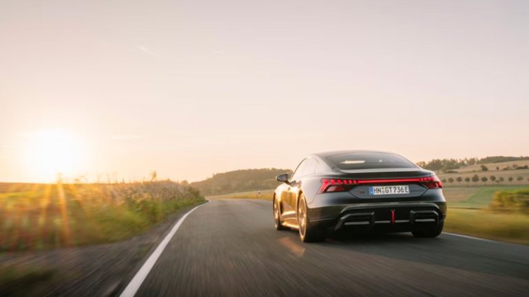Audi quebra recordes e lança superesportivo elétrico de R$ 1,3 milhão ...